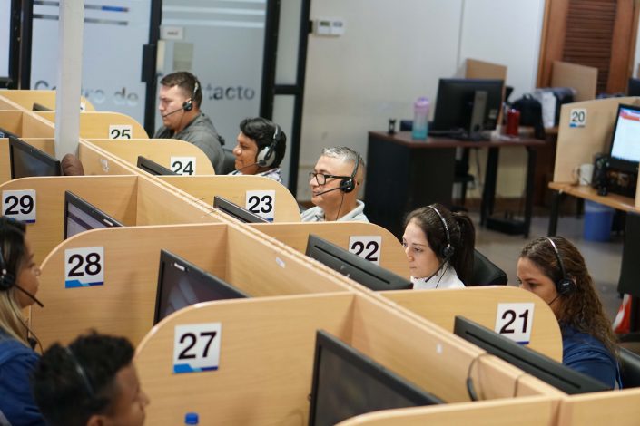 EL CALL CENTER 1800- 263537 ATIENDE A CLIENTES DE CNEL EP, 24/7 - CNEL EP