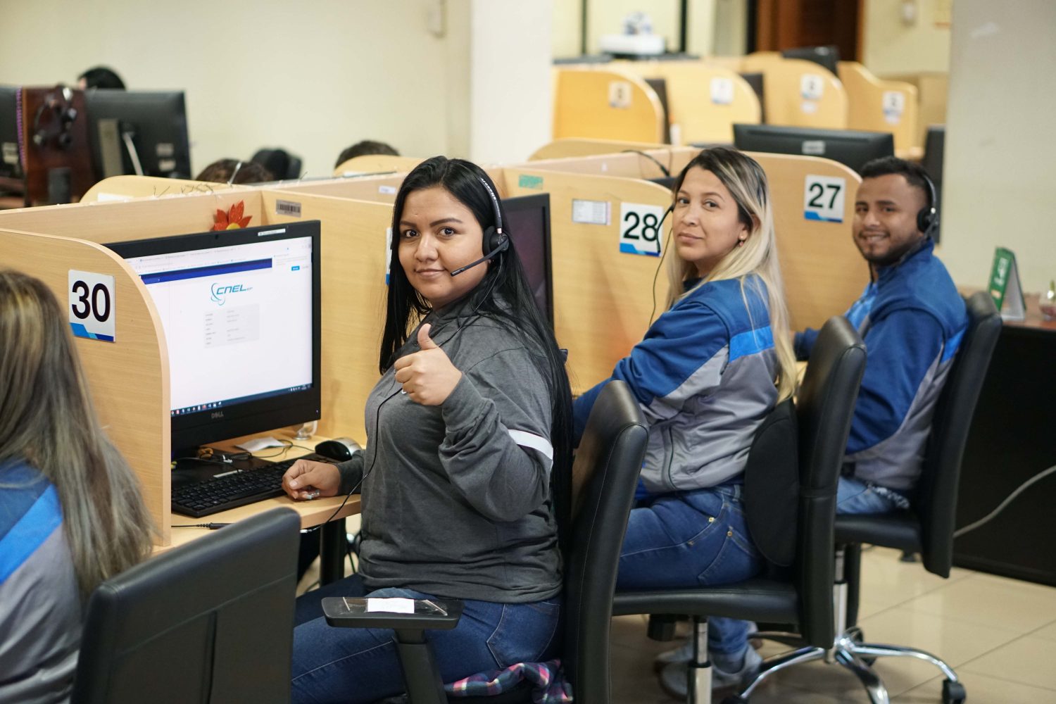 EL CALL CENTER 1800- 263537 ATIENDE A CLIENTES DE CNEL EP, 24/7 - CNEL EP