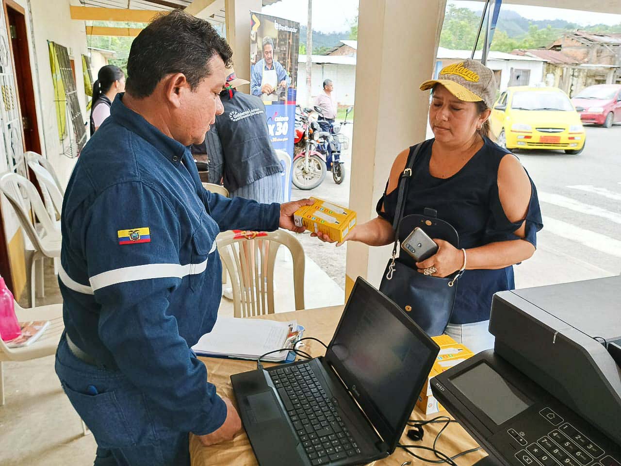 CNEL EP ATIENDE A 1.066 CLIENTES A TRAVÉS DE SUS AGENCIAS MÓVILES - CNEL EP